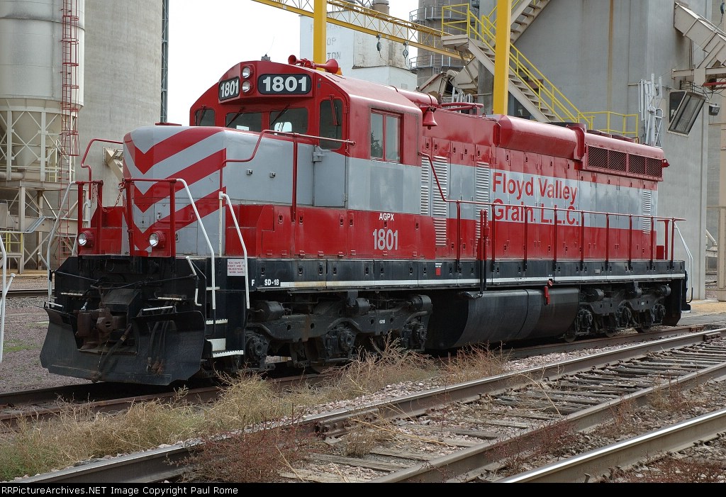 AGPX 1801, ex WSOR SD18, at Floyd Valley Grain